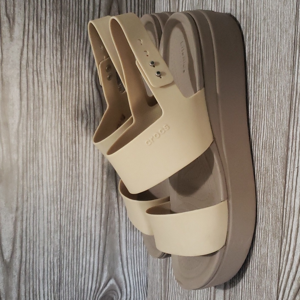 Crocs 11 Woman Beige Rubber Platforms Sandals - Gem